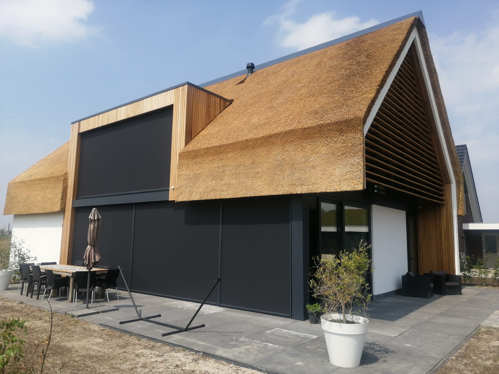 Nieuwe screens villa Zwolle - Zonwering Makkum Friesland